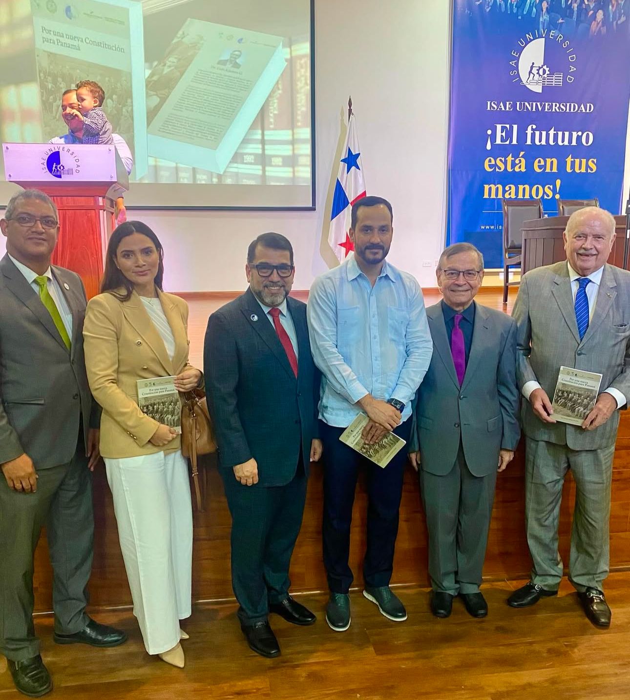 Presentación del libro «Por una nueva Constitución para Panamá» por el ...